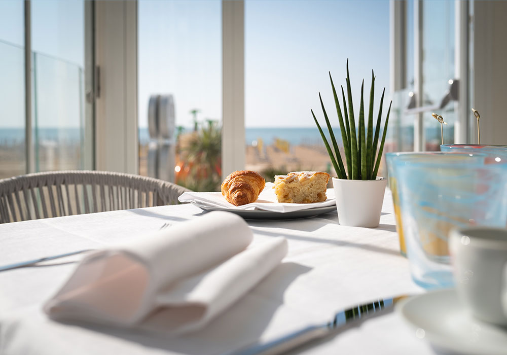 Buffet breakfast with sea view - Unico Hotel Caorle
